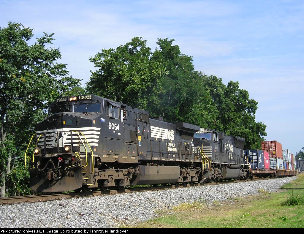 NS 9064 On NS 295 Eastbound